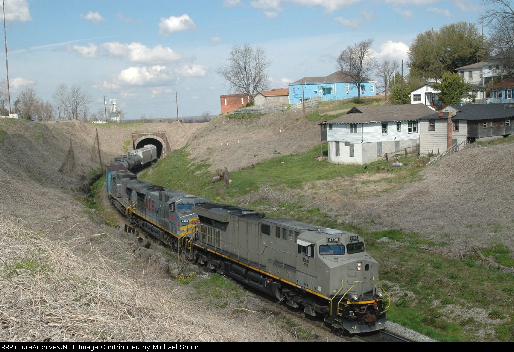 KCS 4709 at Washington Street Tunnel on a cloudy day